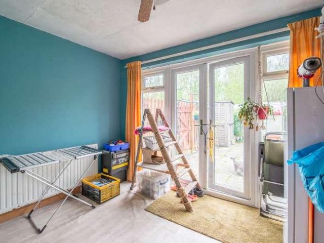 5 bed house for sale