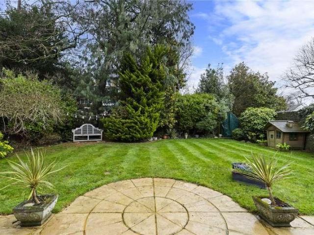 5 bed house for sale