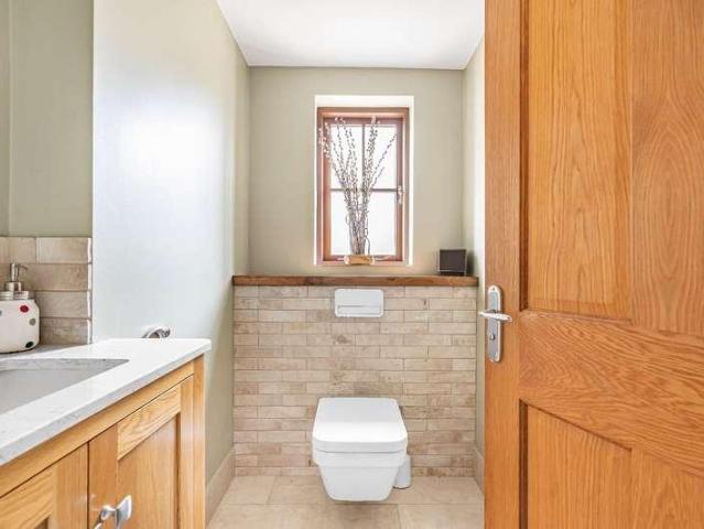 5 bed house for sale