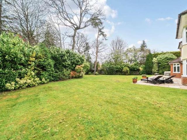 5 bed house for sale