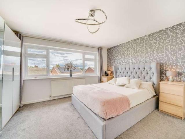 5 bed house for sale