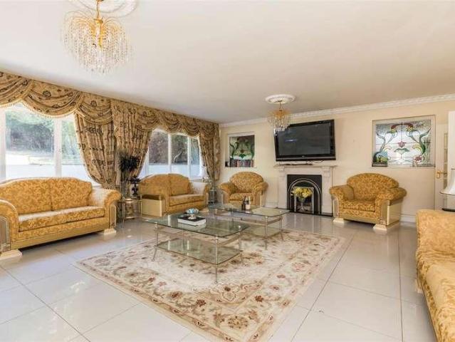 5 bed house for sale
