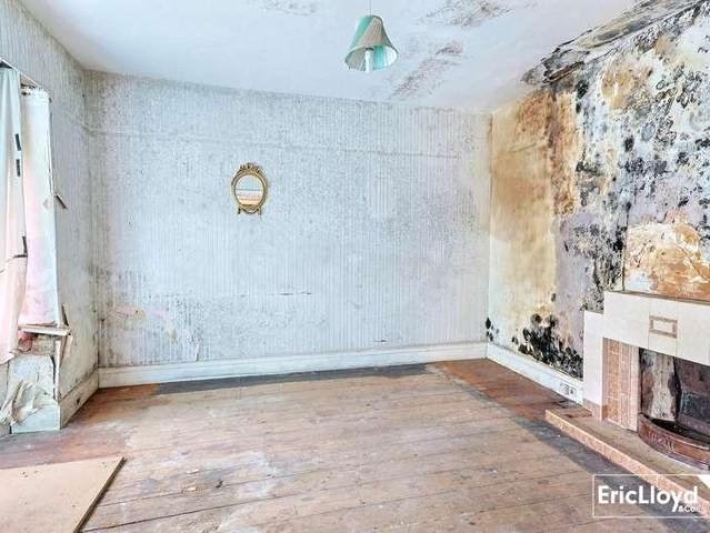 5 bed house for sale
