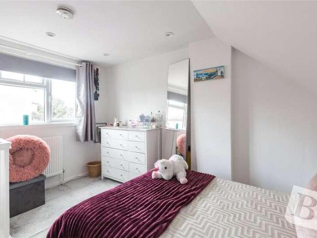 5 bed house for sale