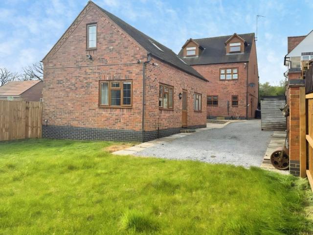 5 bed house for sale