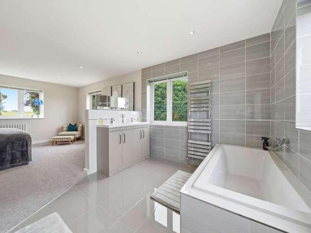 5 bed house for sale