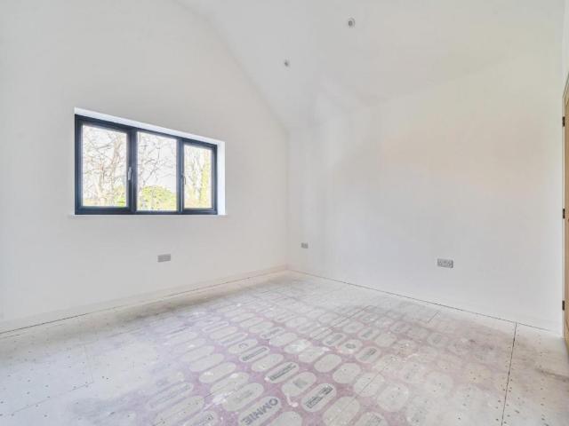 5 bed house for sale