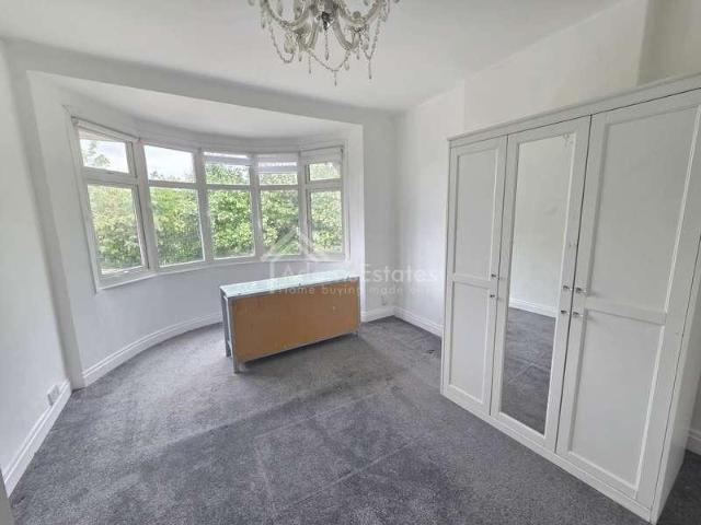 5 bed house for sale
