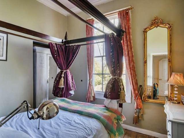 5 bed house for sale