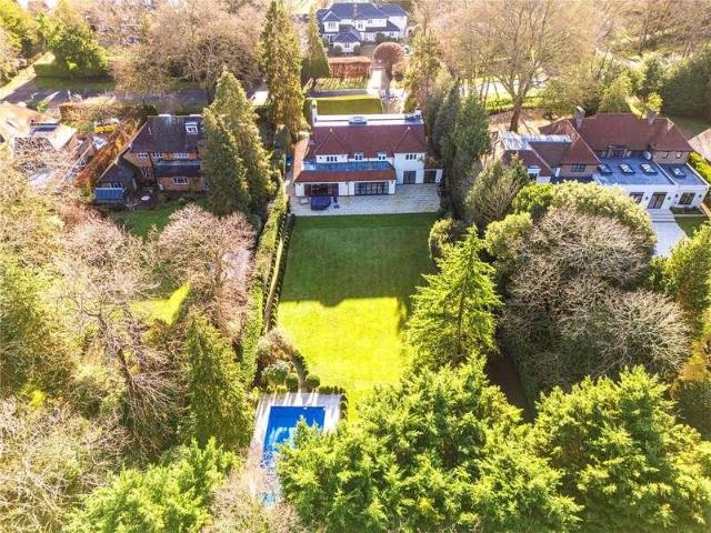 5 bed house for sale