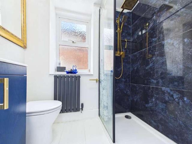 5 bed house for sale