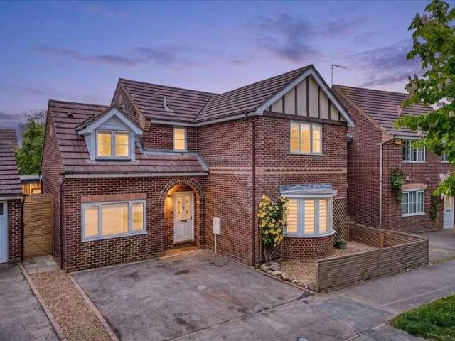 5 bed house for sale