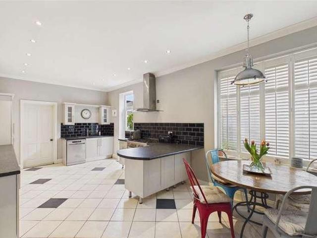 5 bed house for sale
