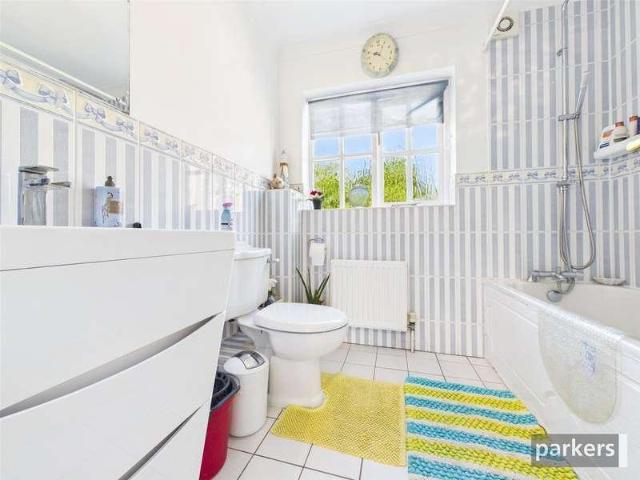 5 bed house for sale