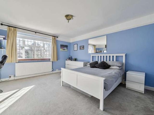5 bed house for sale