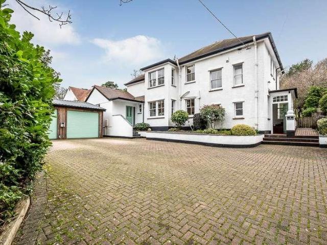 5 bed house for sale