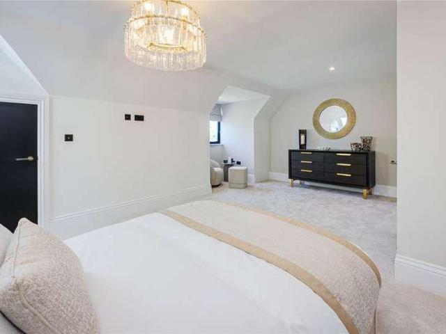 5 bed house for sale
