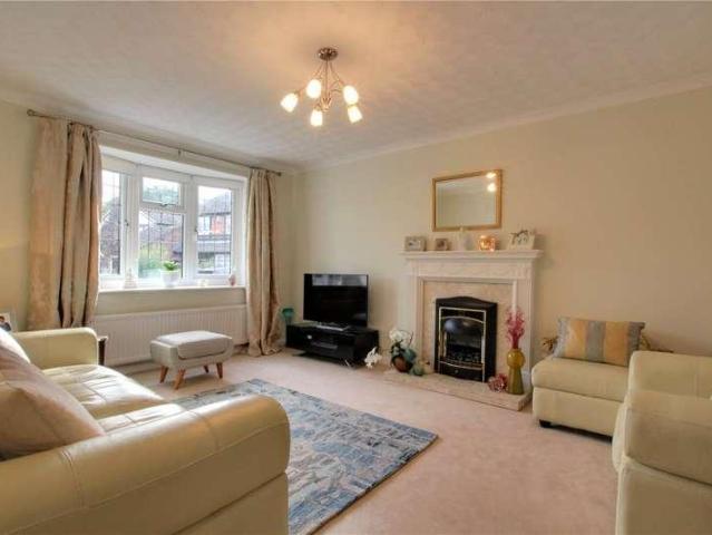 5 bed house for sale