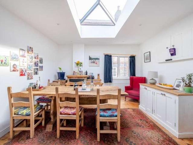 5 bed house for sale