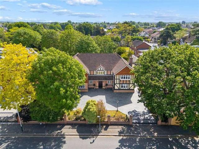 5 bed house for sale