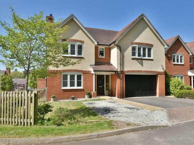 5 bed house for sale