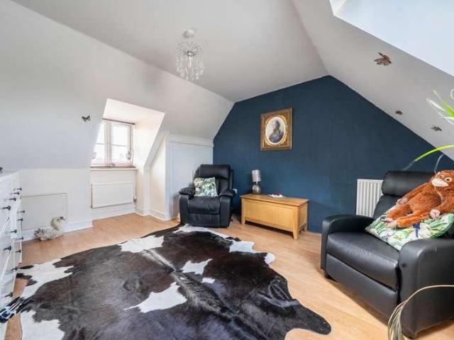5 bed house for sale