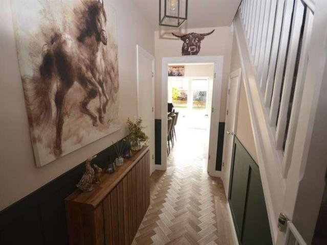 5 bed house for sale