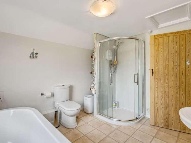 5 bed house for sale