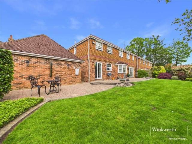 5 bed house for sale