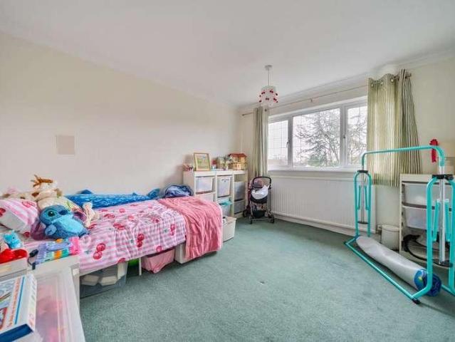 5 bed house for sale
