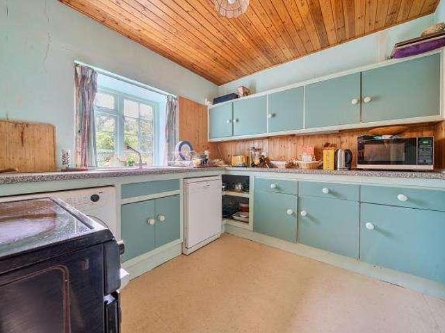 5 bed house for sale