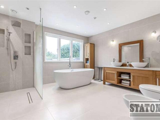 5 bed house for sale