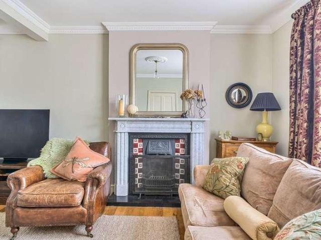 5 bed house for sale
