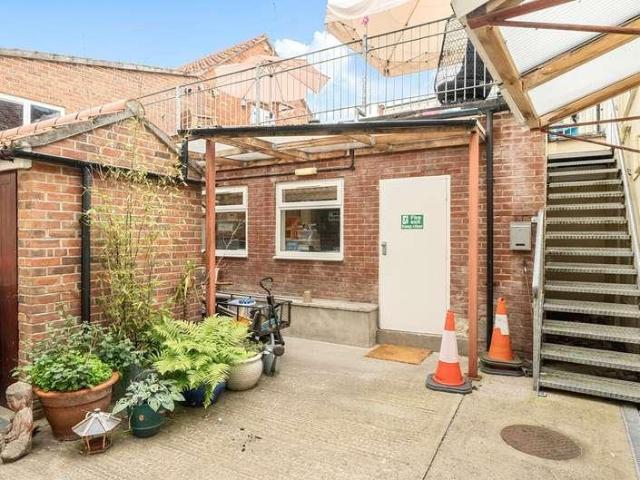 5 bed house for sale