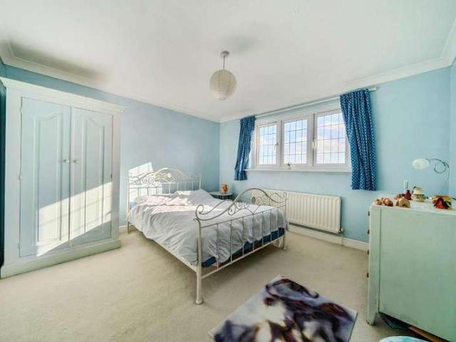 5 bed house for sale