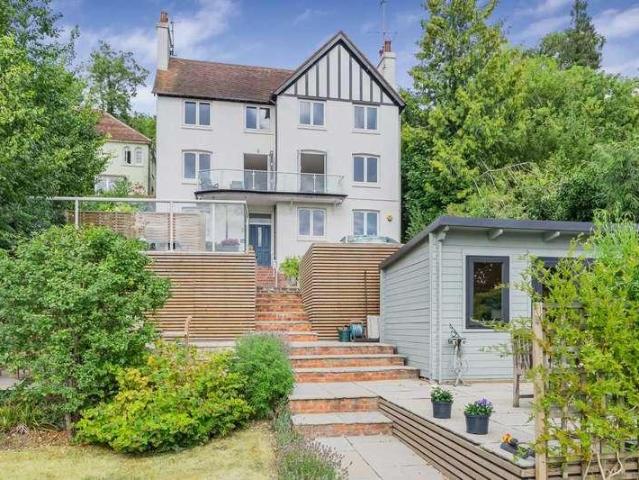 5 bed house for sale