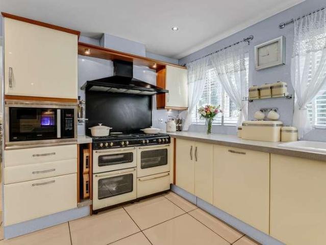 5 bed house for sale