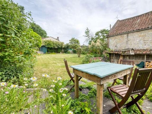 5 bed house for sale