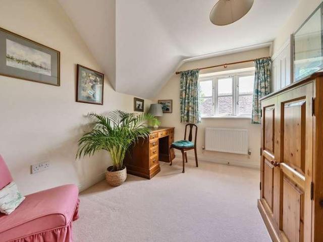 5 bed house for sale