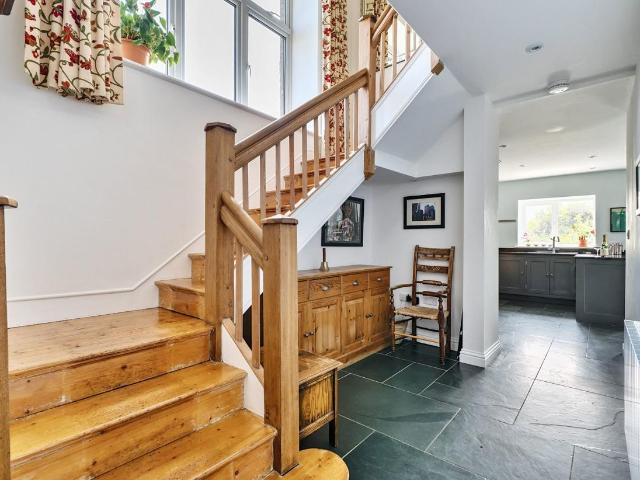 5 bed house for sale