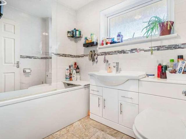 5 bed house for sale