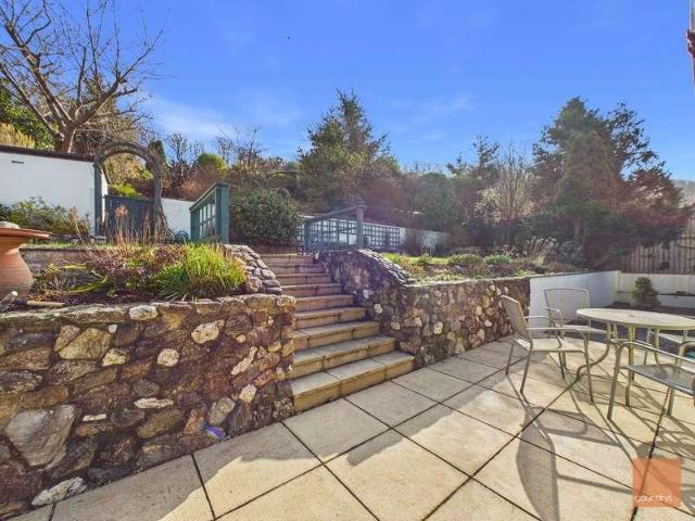 5 bed house for sale