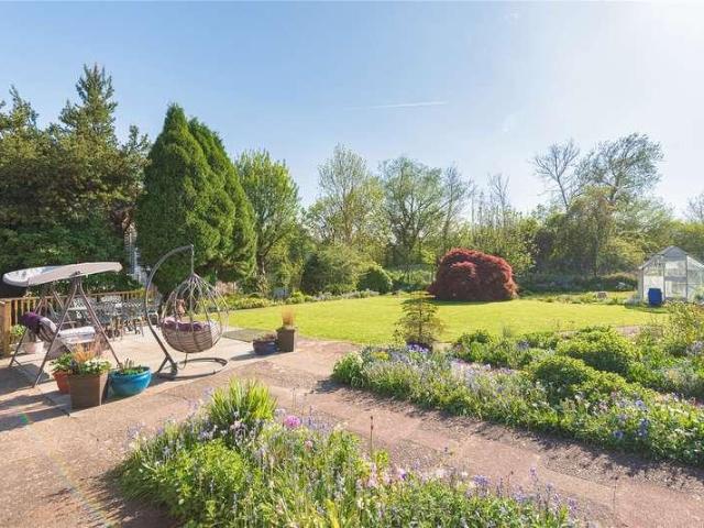 5 bed house for sale