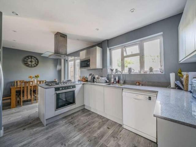 5 bed house for sale