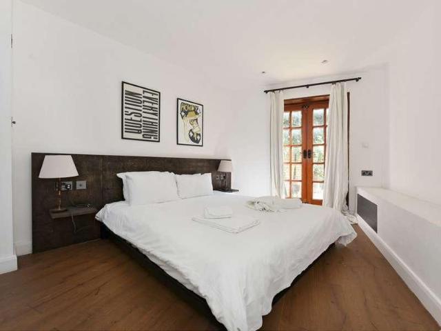 5 bed house for sale