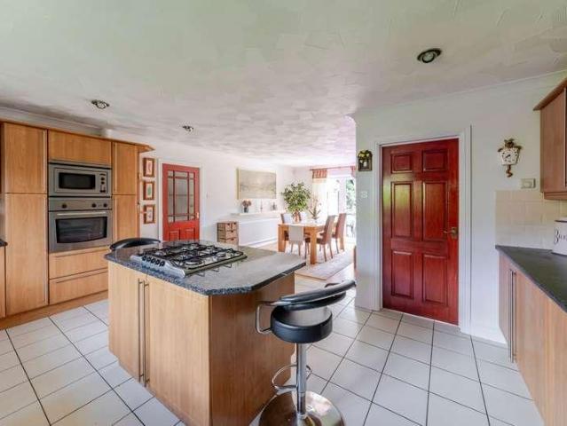 5 bed house for sale