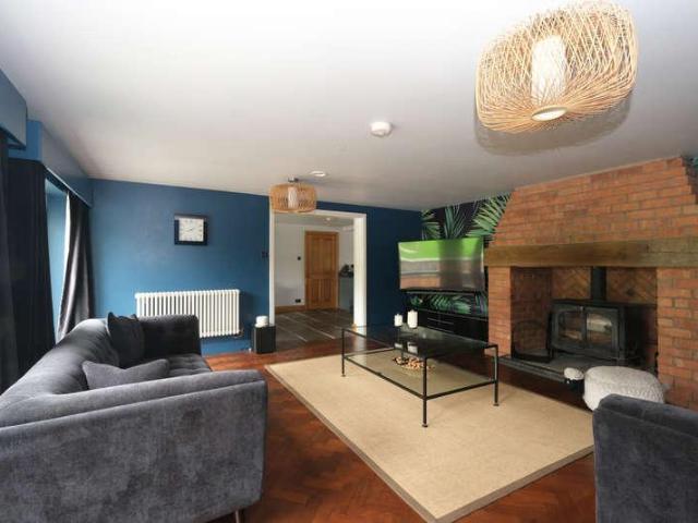 5 bed house for sale