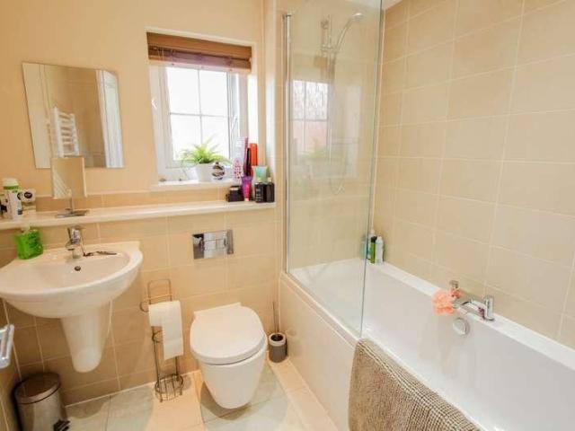 5 bed house for sale