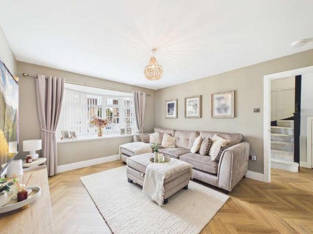 5 bed house for sale