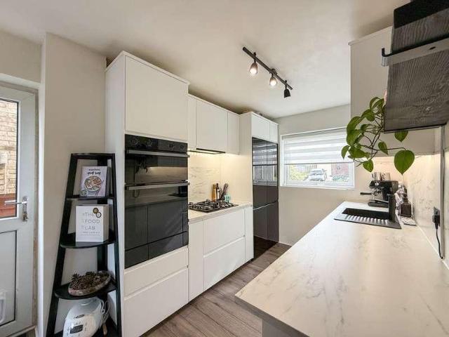 5 bed house for sale